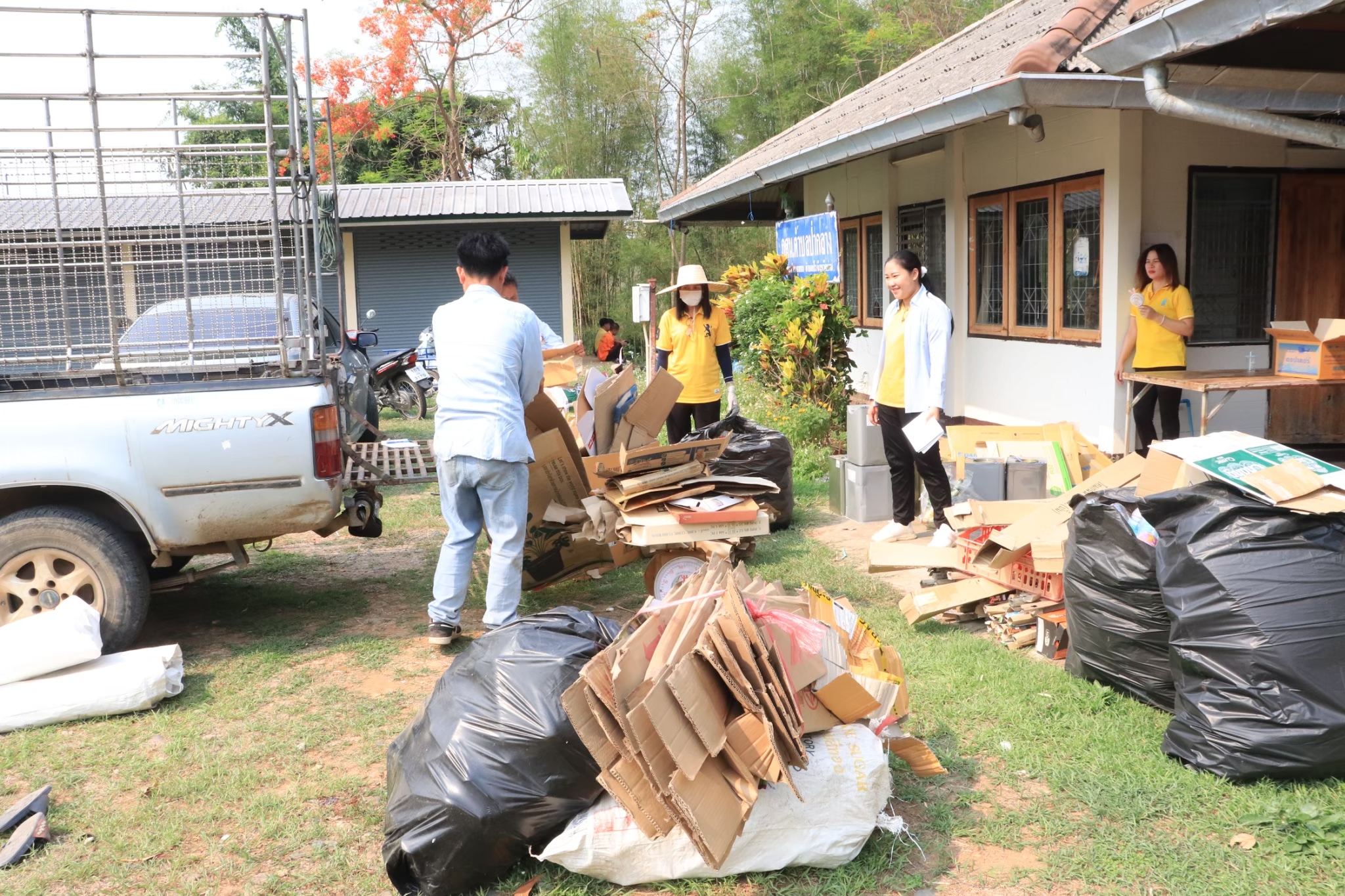 ประชาสัมพันธ์การเปิดรับสมาชิกธนาคารขยะในระดับหมู่บ้าน/ชุมชน